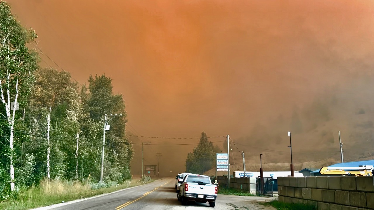 All busy on the Western front – Eva Road firestorm heroes - Shuswap Passion